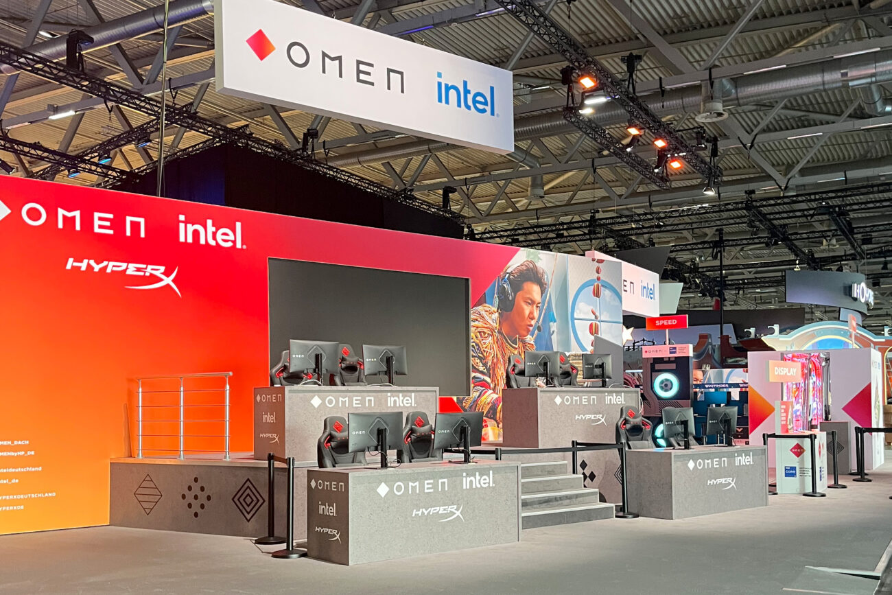 Trade fair stand of omen at gamescom in cologne | bee